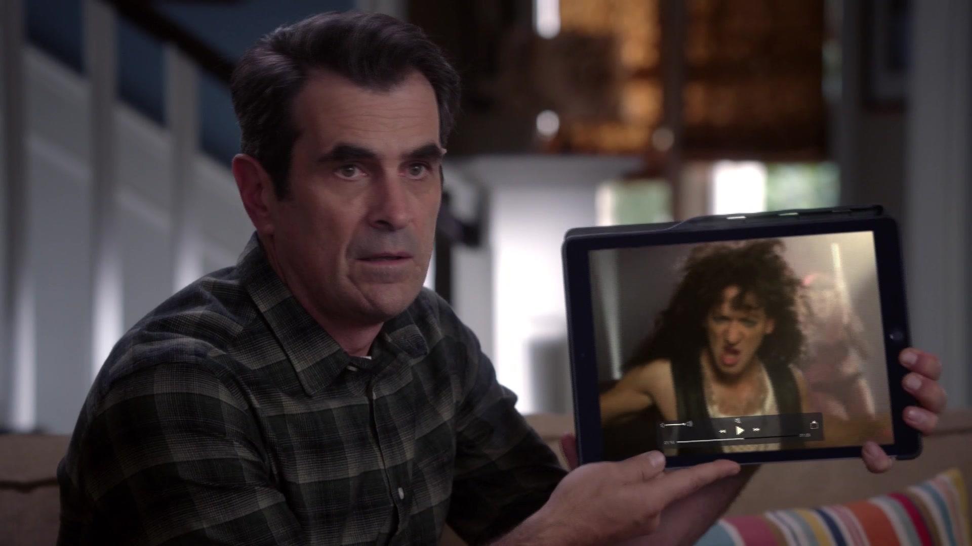 Watch Modern Family Episode: Blasts From the Past - NBC.com