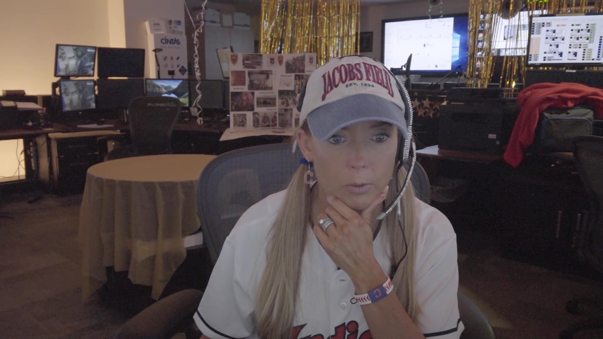 Watch 911 Crisis Center Sneak Peek: Dispatchers Experience a Carjacking ...