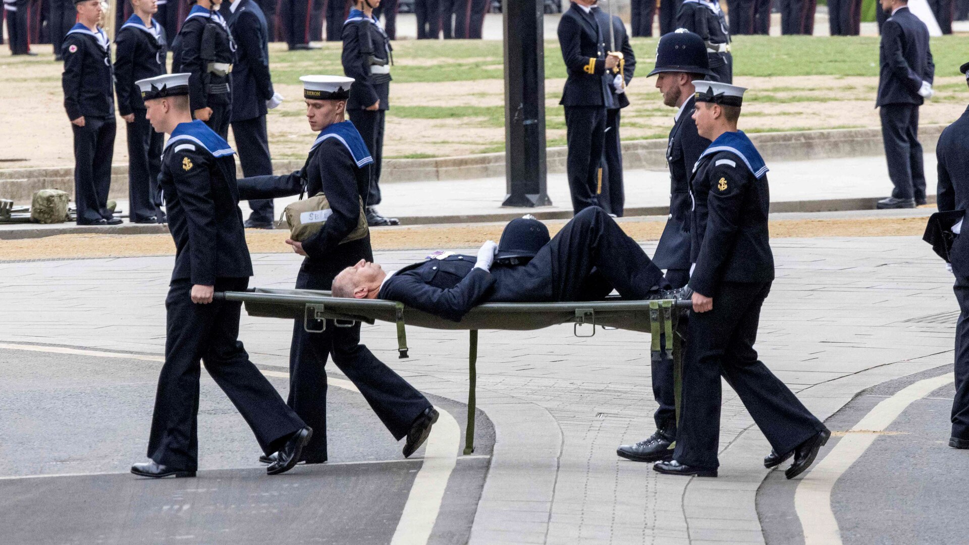 Watch Access Hollywood Highlight: Police Officer Collapses Outside Of ...