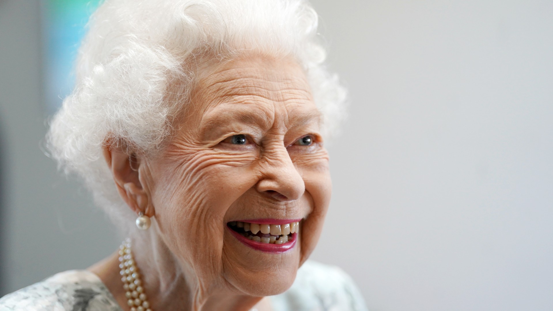 Watch Daily Pop Episode: Daily Pop 9/8 - NBC.com