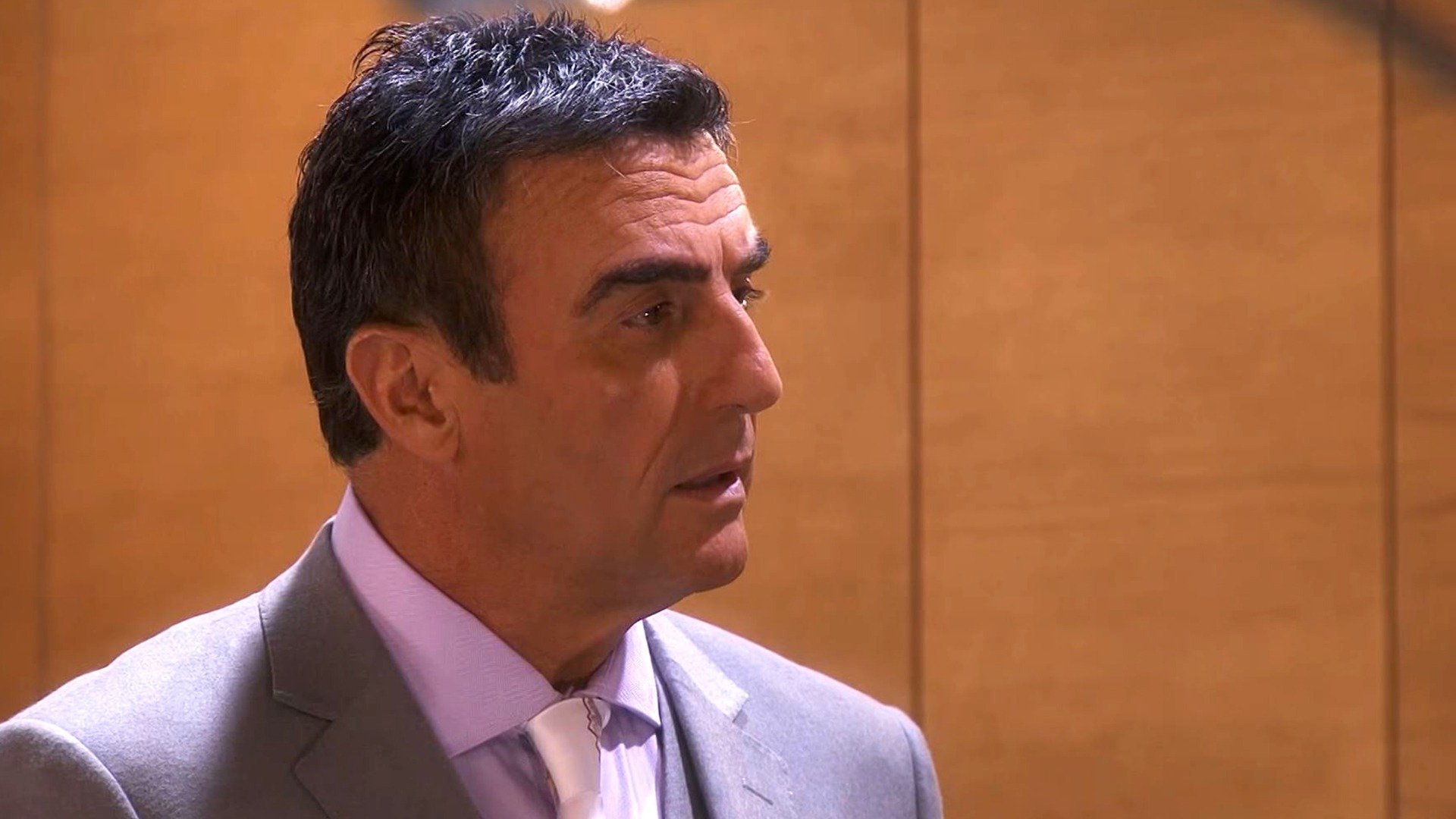 Watch ¿Quién es Quién? Episode: En la piel de un mariachi - NBC.com