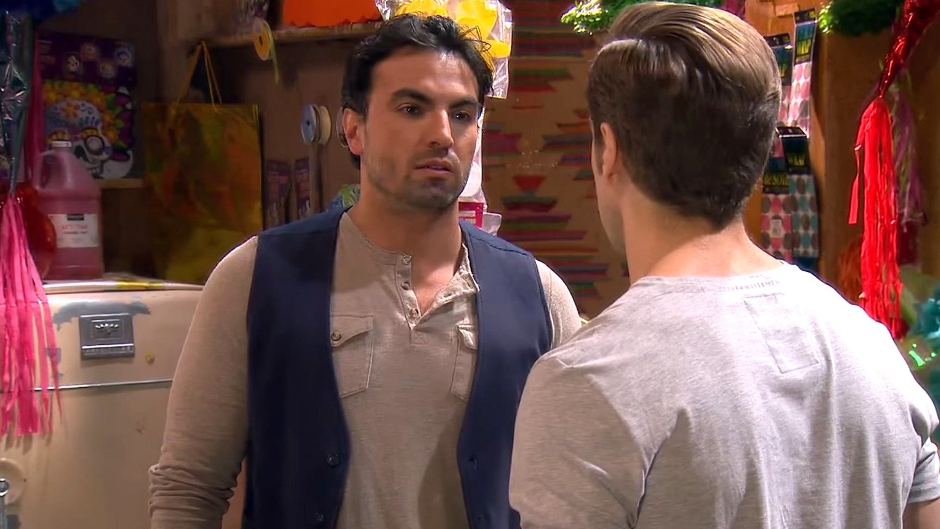 Watch ¿Quién es Quién? Episode: Justino descubre a Tania - NBC.com