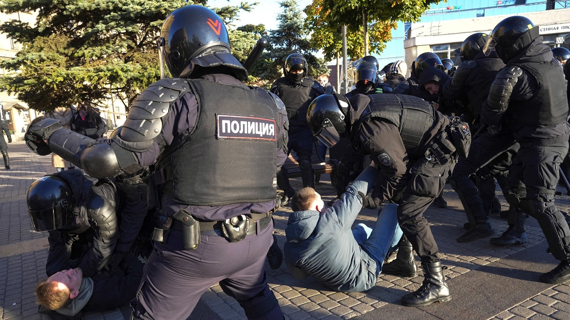 Watch TODAY Excerpt: Police in Russia crackdown on protests over draft ...