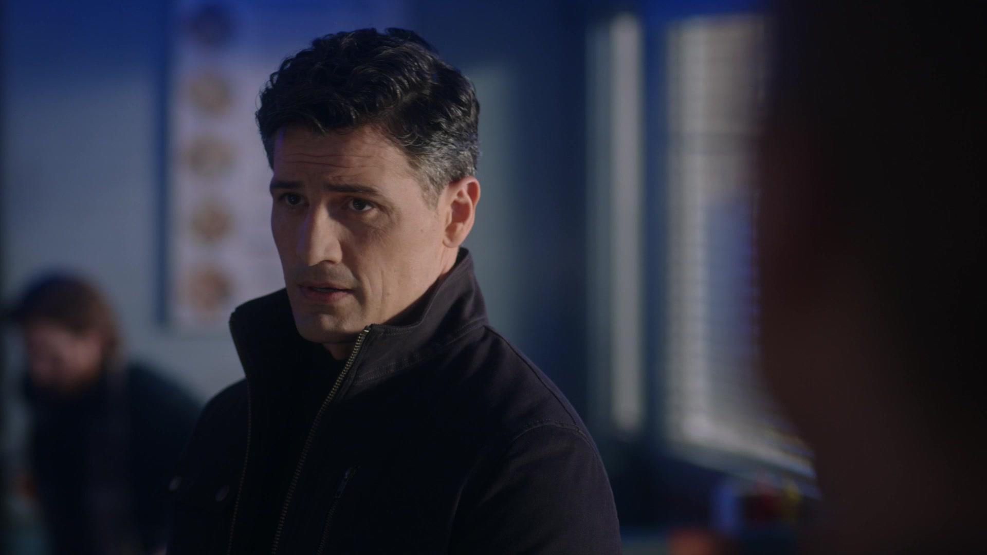 Watch Resident Alien Web Exclusive: The Greys Offer Harry a Proposition ...