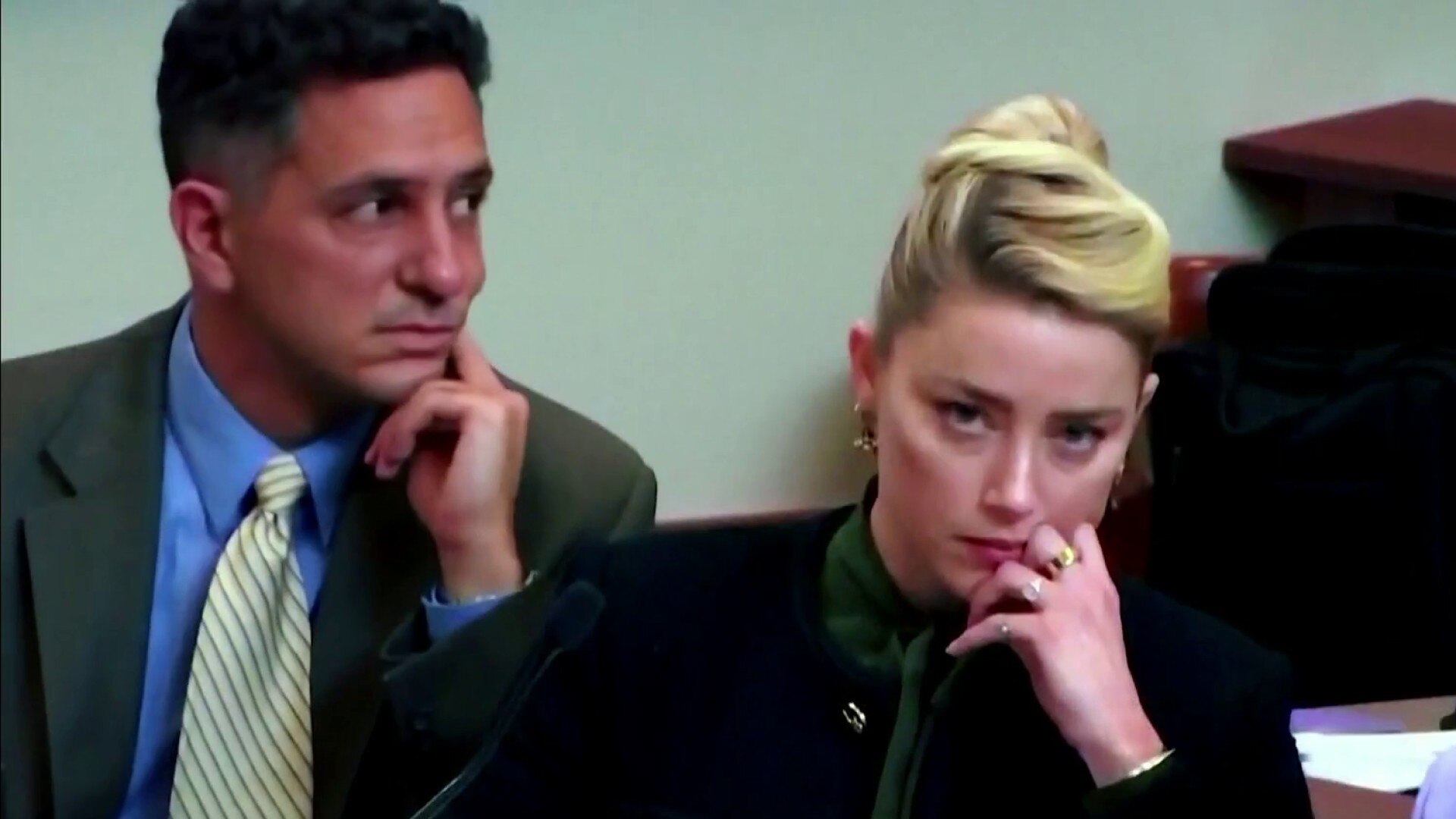 Watch La Mesa Caliente Episode: Los escándalos del 2022 - NBC.com