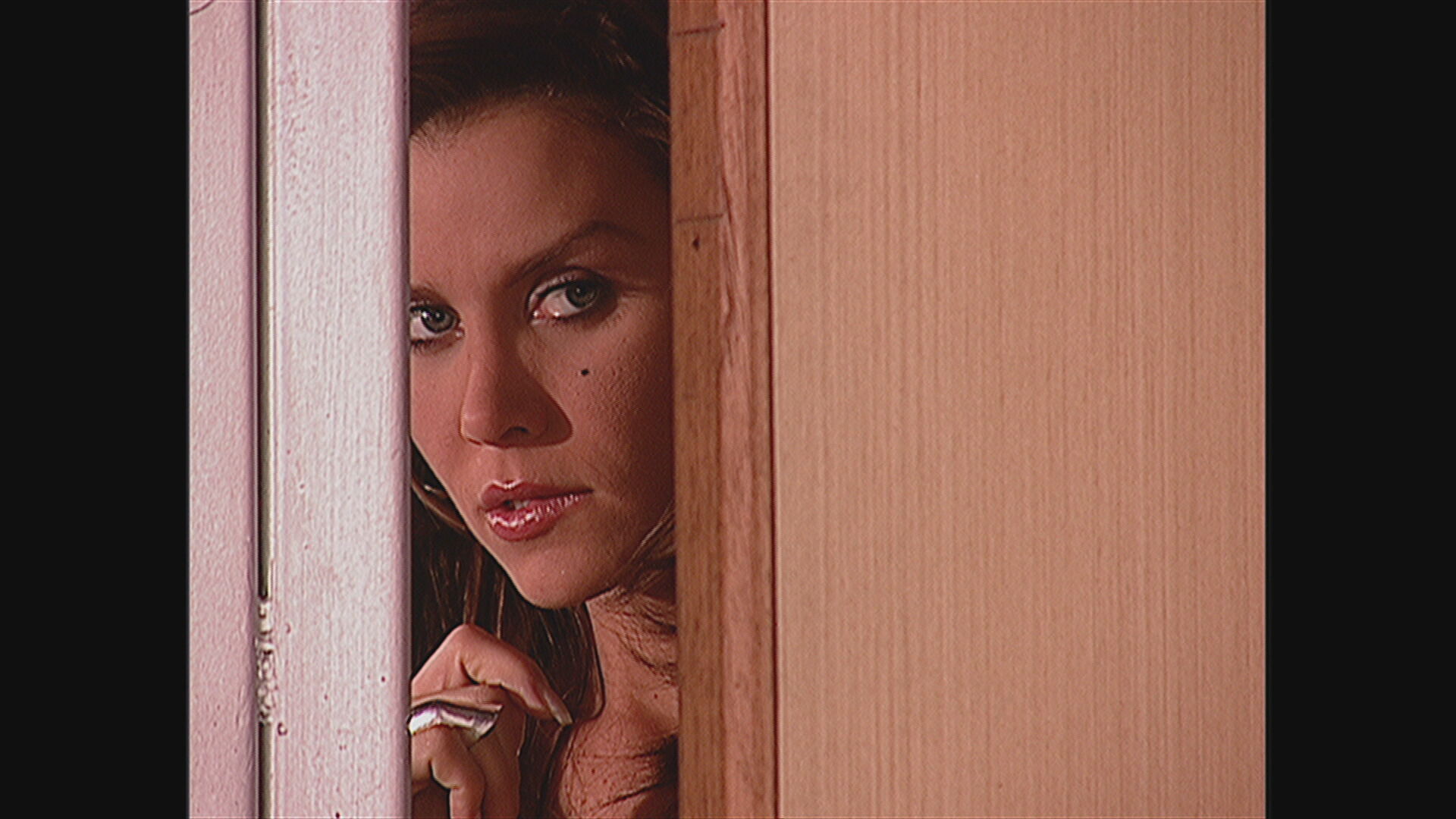 Watch La Mujer en el Espejo Episode: A hurtadillas - NBC.com