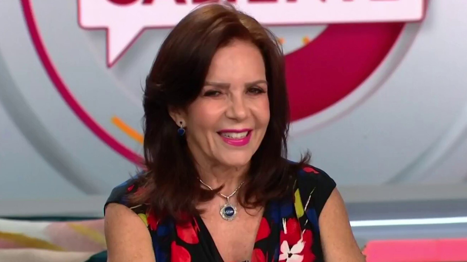 Watch La Mesa Caliente Episode: Shakira destroza a Piqué - NBC.com