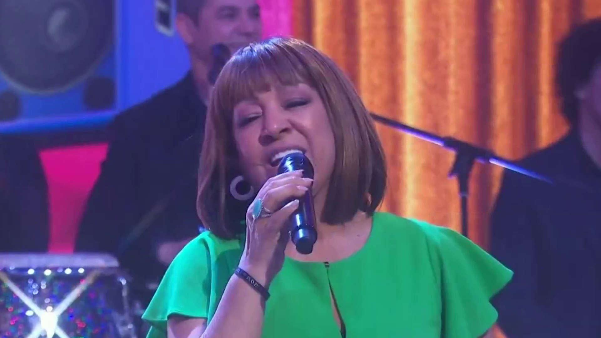 Watch Hoy Día Highlight: Milly Quezada nos pone a bailar merengue a ...