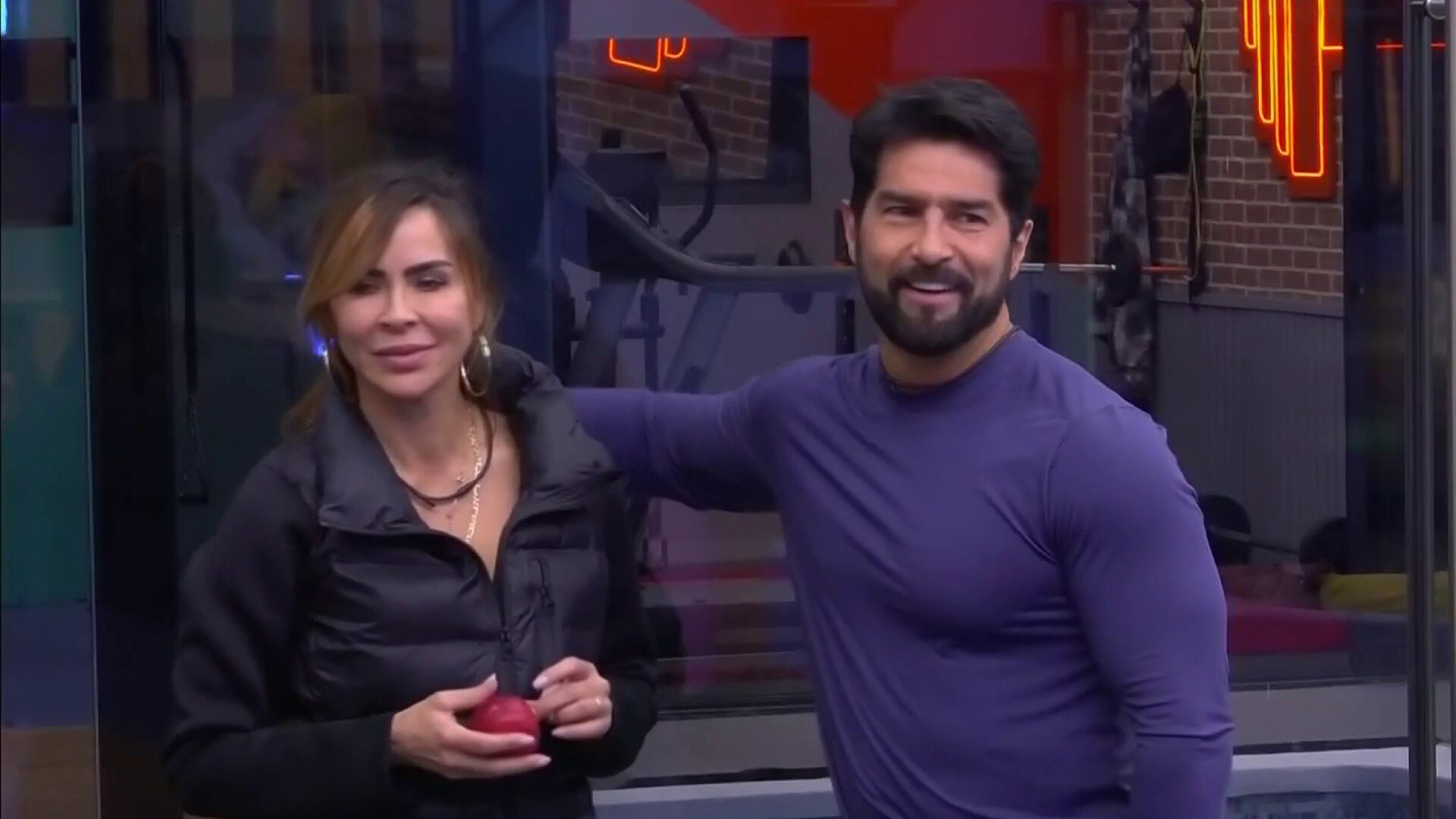 Watch La Mesa Caliente Episode: Aylín Mujica se deja seducir - NBC.com