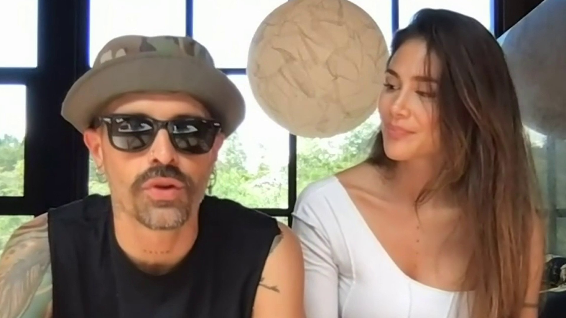 Watch En Casa con Telemundo Highlight: Mike Bahía y Greeicy comparten ...