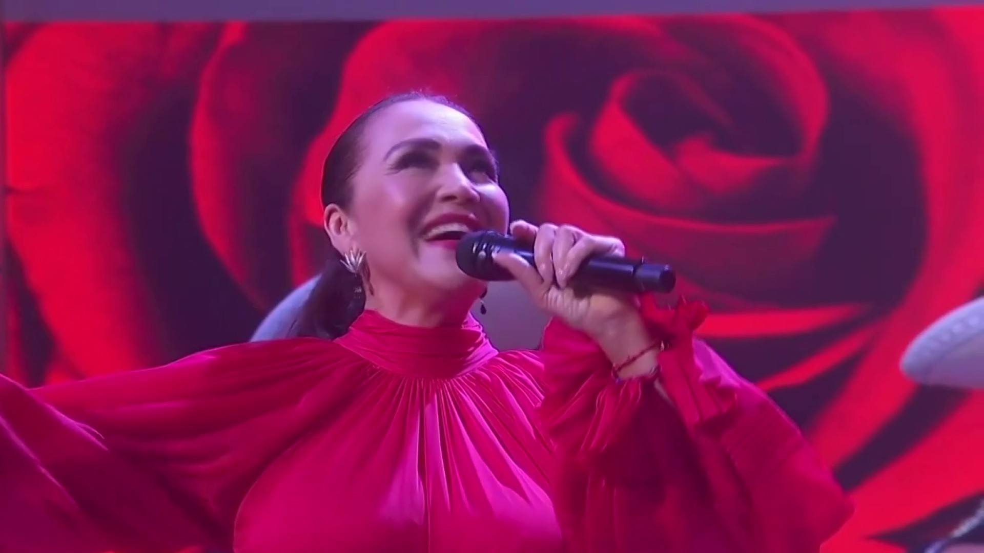 Watch Hoy Día Highlight: Aída Cuevas nos deleita cantando 'El séptimo amor' con todo y mariachi ...