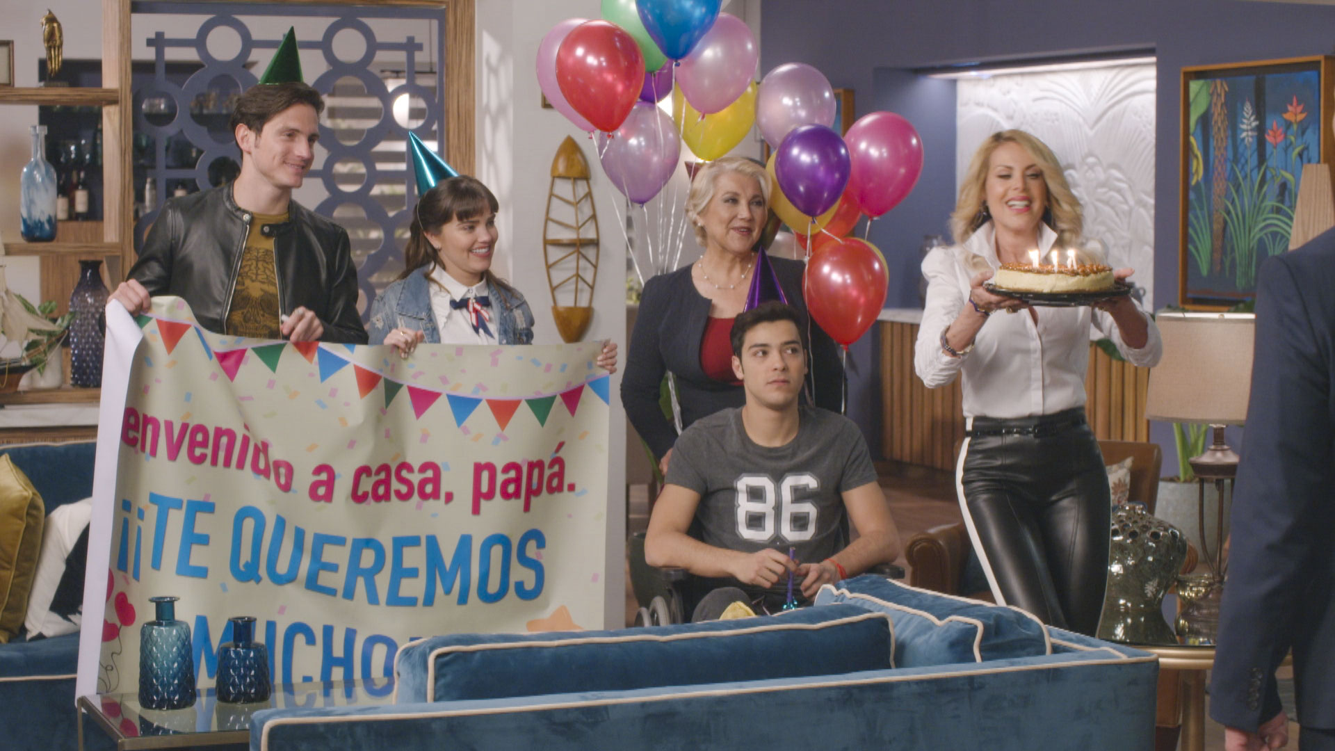 Watch Un Poquito Tuyo Episode: De regreso a casa - NBC.com