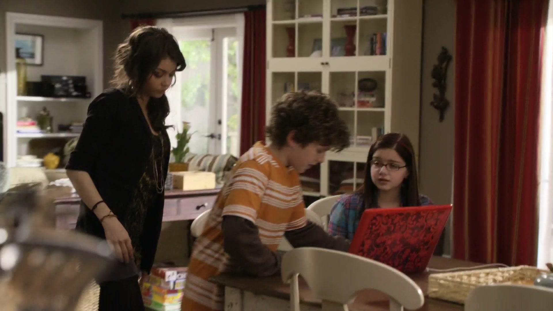 Watch Modern Family Episode: The One That Got Away - NBC.com