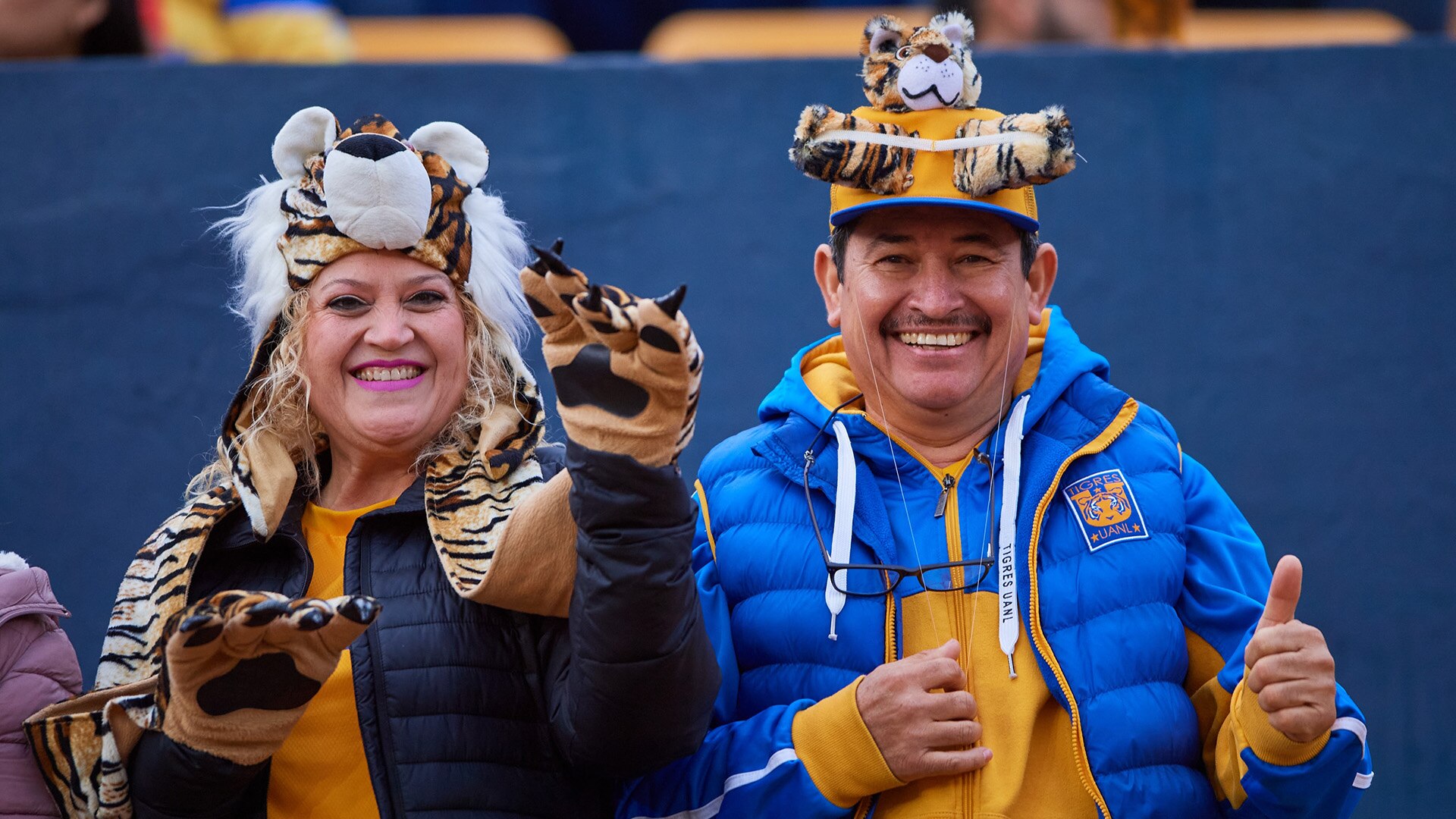 Watch Sports Clip: Ni el frío pudo con el calor del Clásico Regio - NBC.com