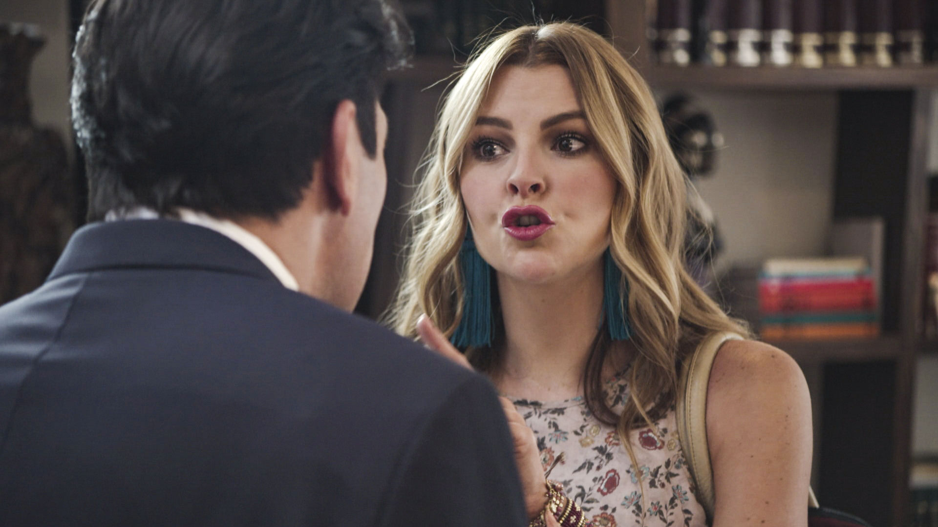 Watch Un Poquito Tuyo Episode: Abrupta separación - NBC.com