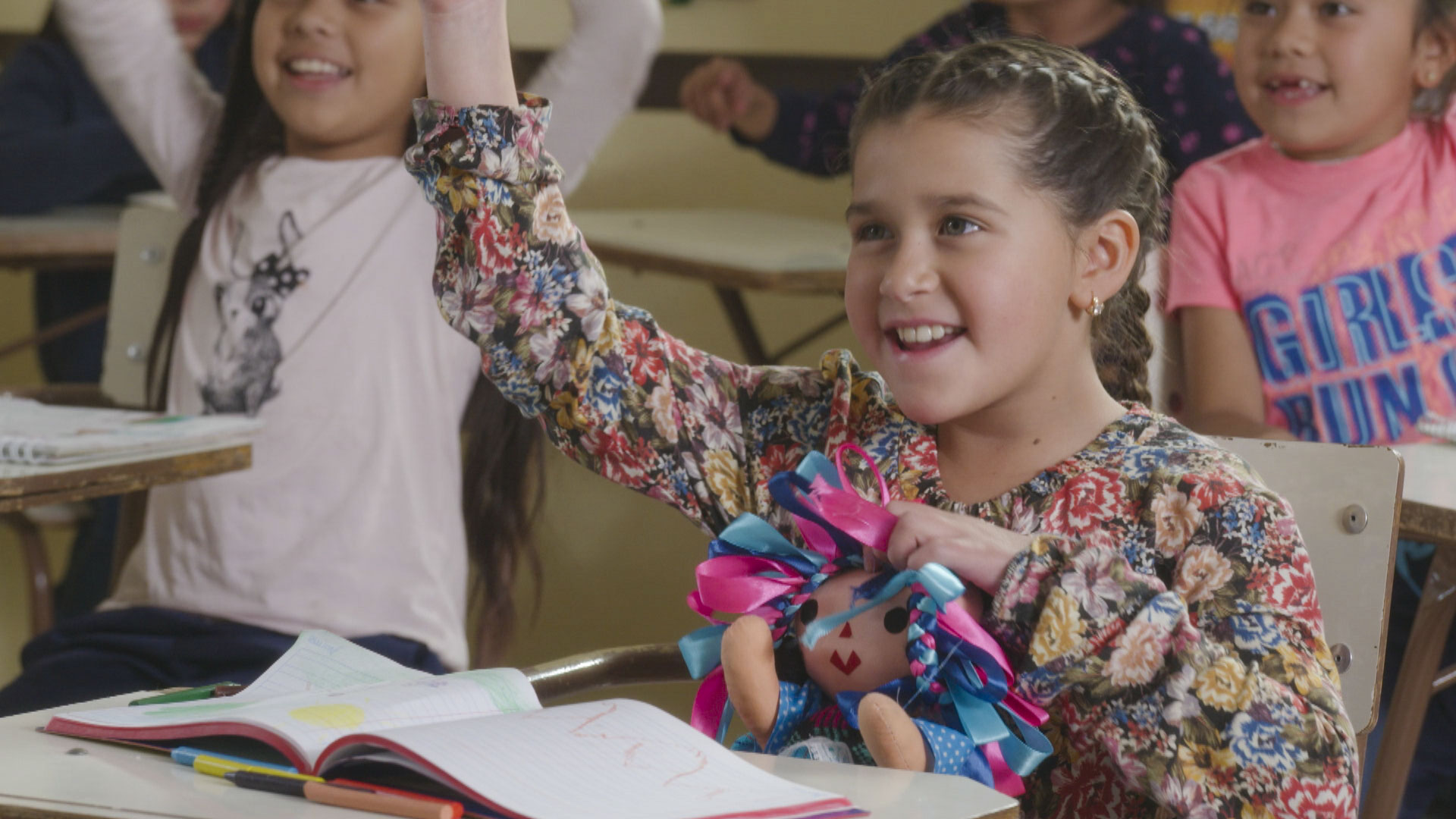 Watch Un Poquito Tuyo Episode: Una piedra en el camino - NBC.com