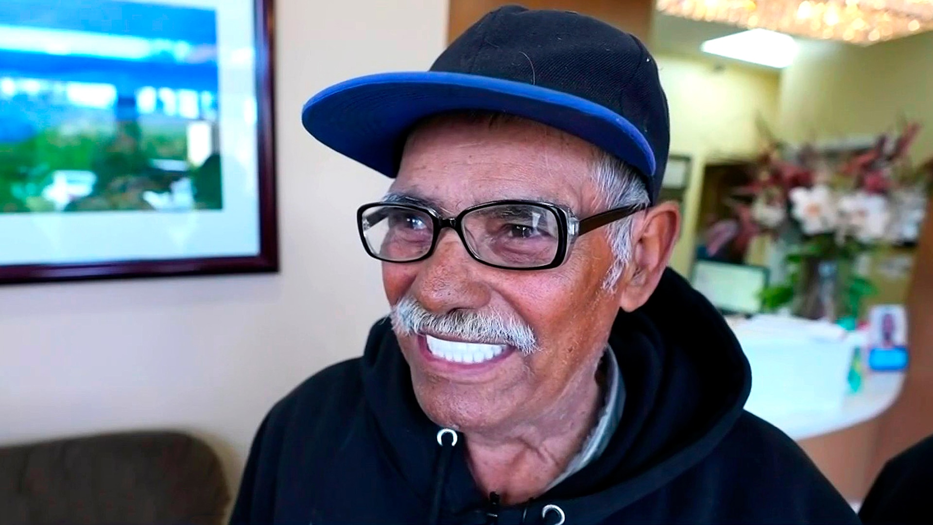 Watch Noticias Telemundo Highlight: Este paletero se hizo viral por un ...