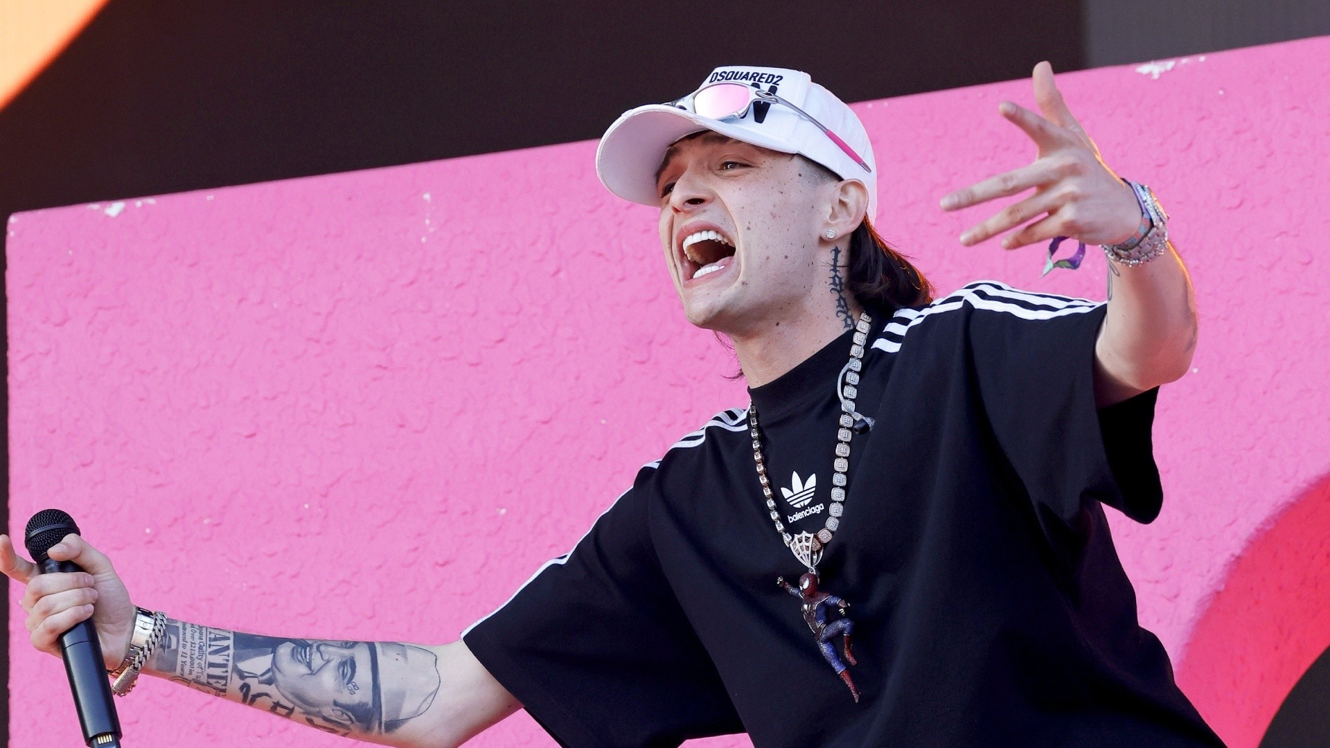 Watch Hoy Día Highlight: Peso Pluma se consolida como la nueva promesa ...