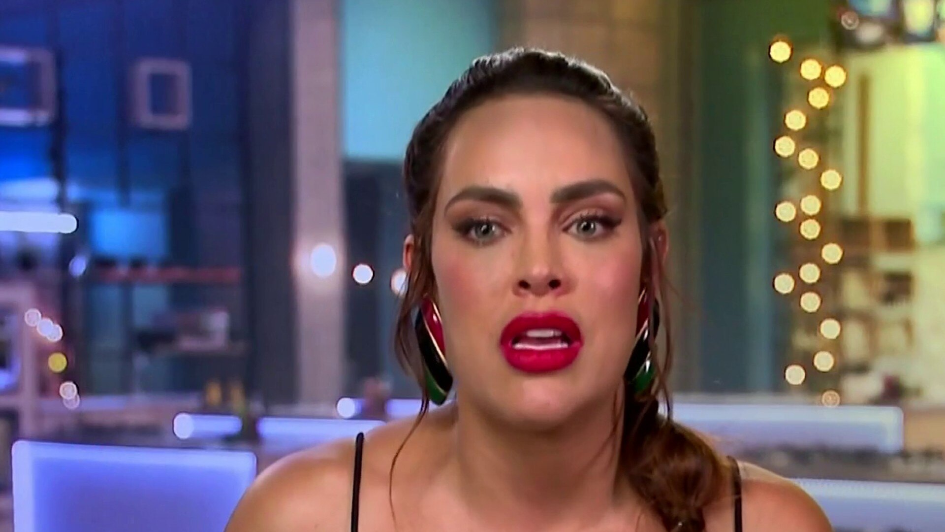 Watch Top Chef VIP Highlight: Sara Corrales se corta la mano en Top ...