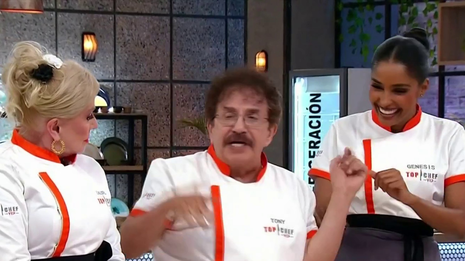 Watch Top Chef VIP Highlight: El Chef Juanma le llama "desabrido" al ...