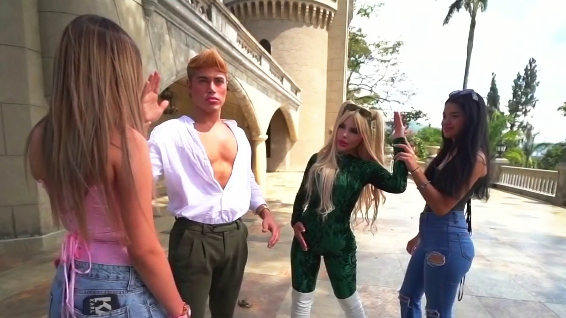 Watch Al Rojo Vivo Highlight: La Barbie y el Ken colombianos se reúnen ...