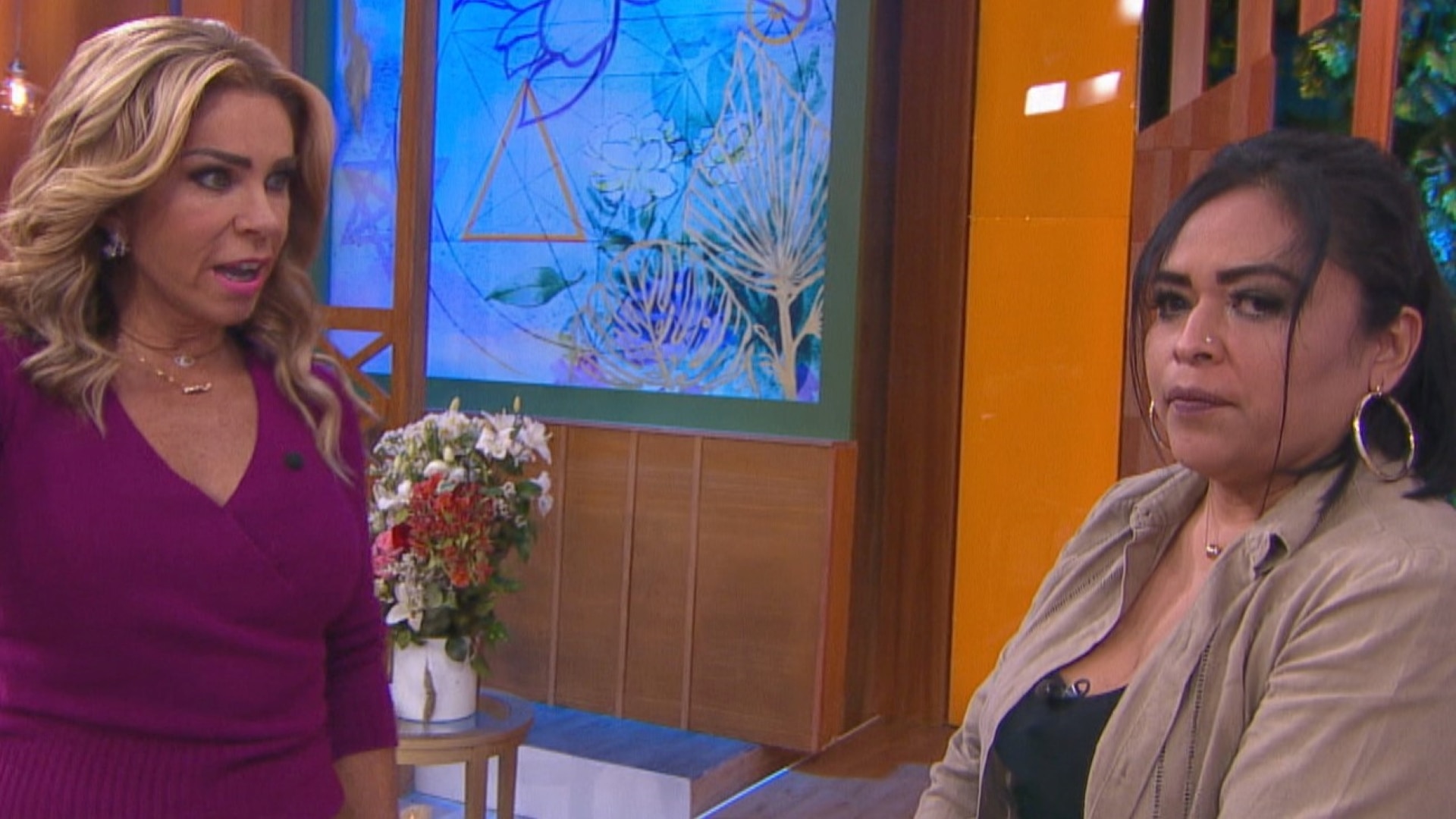 Watch Acércate a Rocío Episode: Mi hermano me está matando con brujería ...