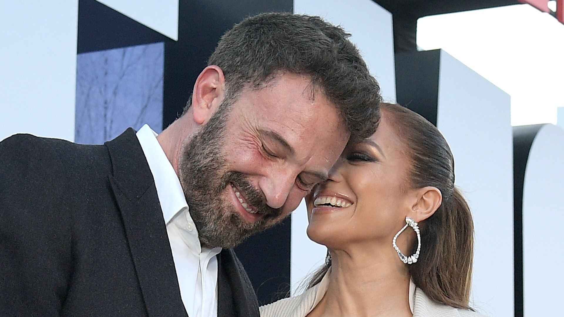 Watch Access Hollywood Highlight Jennifer Lopez Giggles As Ben Affleck