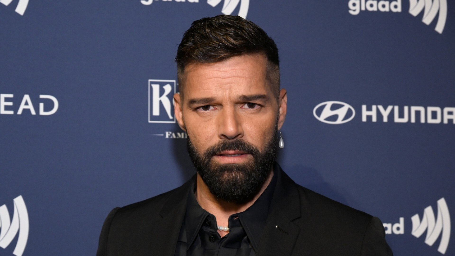 Watch Al Rojo Vivo Highlight: Ricky Martin pide se desestime ... Watch Al Rojo Vivo Highlight: Ricky Martin pide se desestime ...