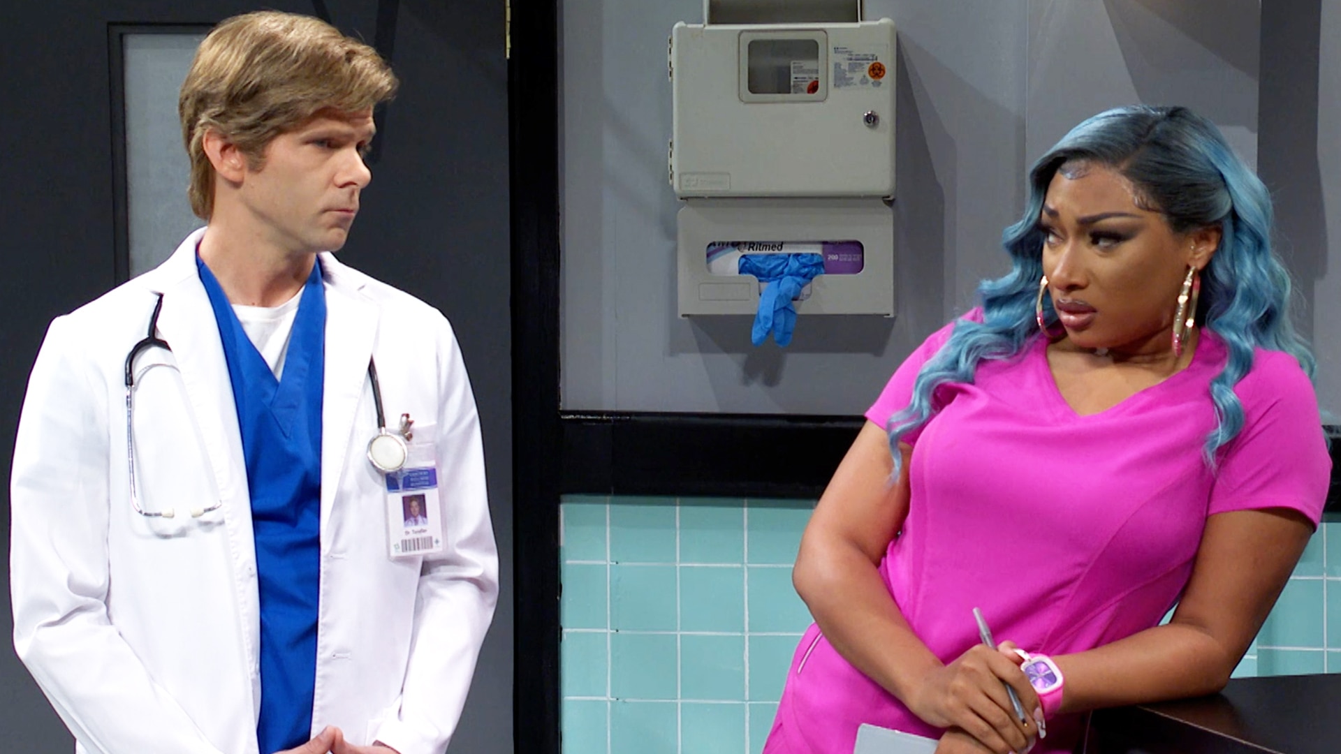 Watch Saturday Night Live Highlight: Hot Girl Hospital - NBC.com