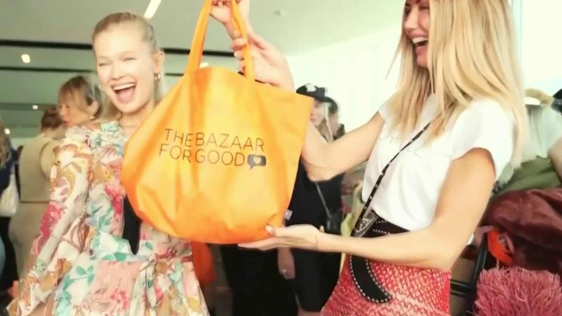 Watch Hoy Día Highlight: ‘Bazaar for Good’: Una forma de ayudar a niños ...