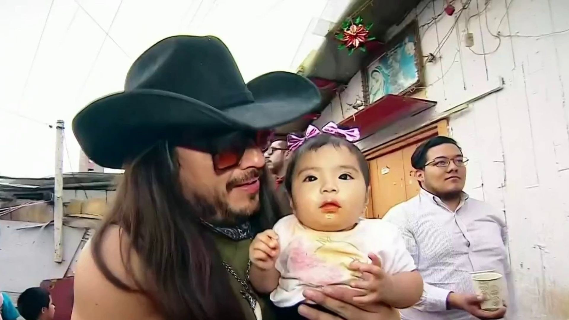 Watch Al Rojo Vivo Highlight: El Rey Grupero celebra el Día de los ...