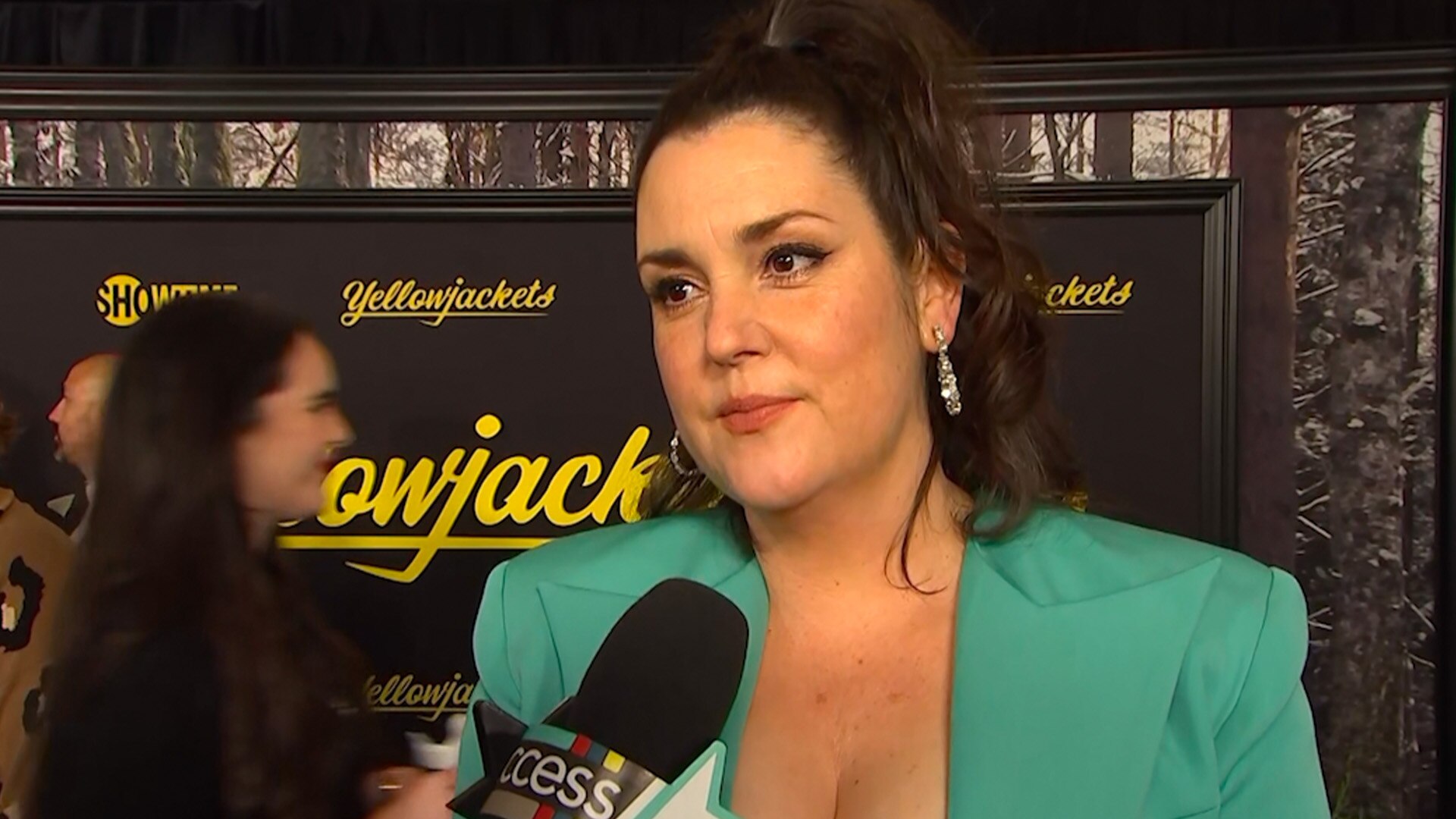 Watch Access Hollywood Highlight: ‘Yellowjackets’ Star Melanie Lynskey ...