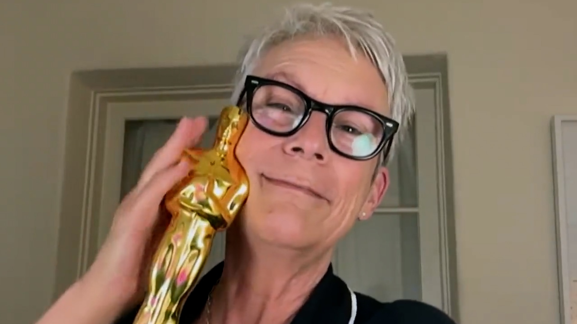 Watch Access Hollywood Highlight: Jamie Lee Curtis Reveals She Gave Oscars Statue 'They/Them ...