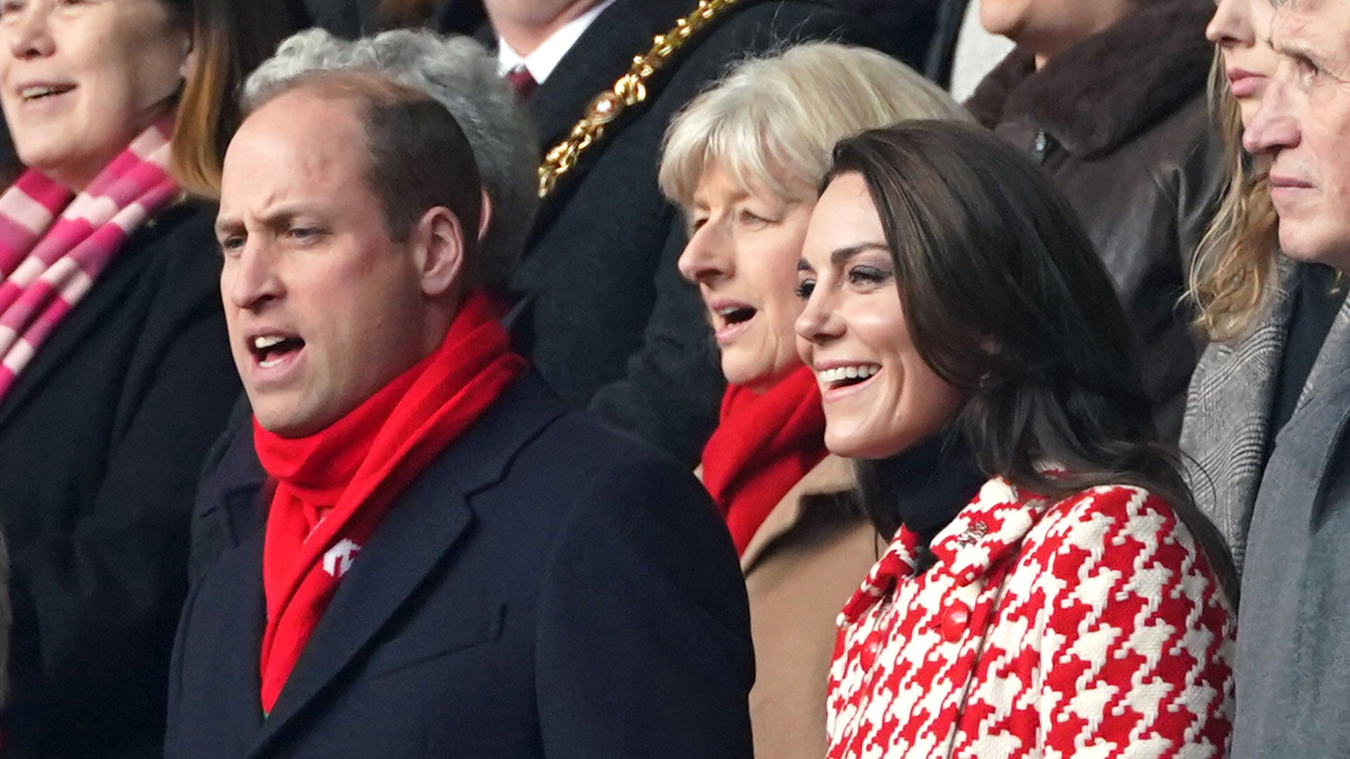 Watch Access Hollywood Highlight: Kate Middleton & Prince William Cheer ...