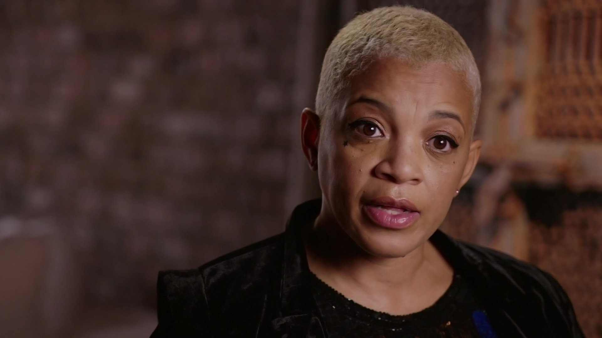 Watch Snapped: Crímenes de Pasión Episode: Crimen notorio: Tupac Shakur ...