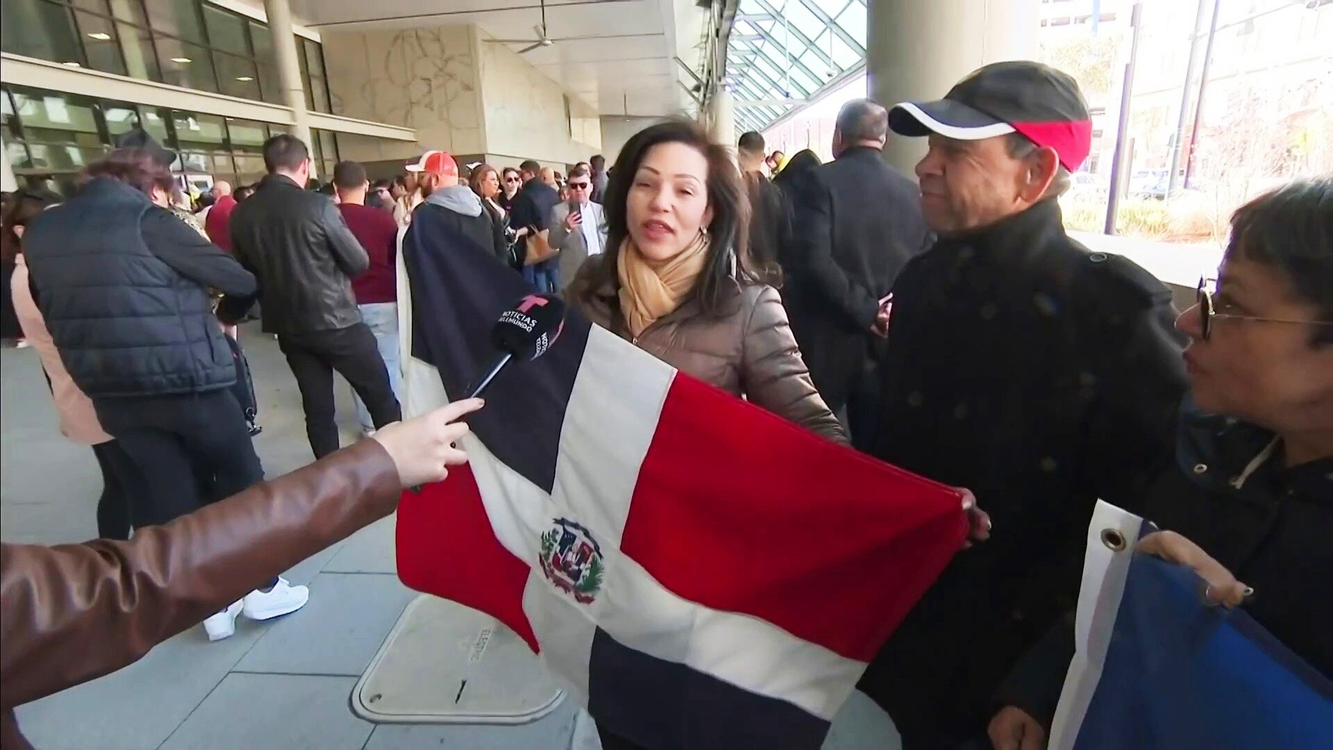 Watch Noticias Telemundo Highlight: Así viven los fanáticos la edición ...