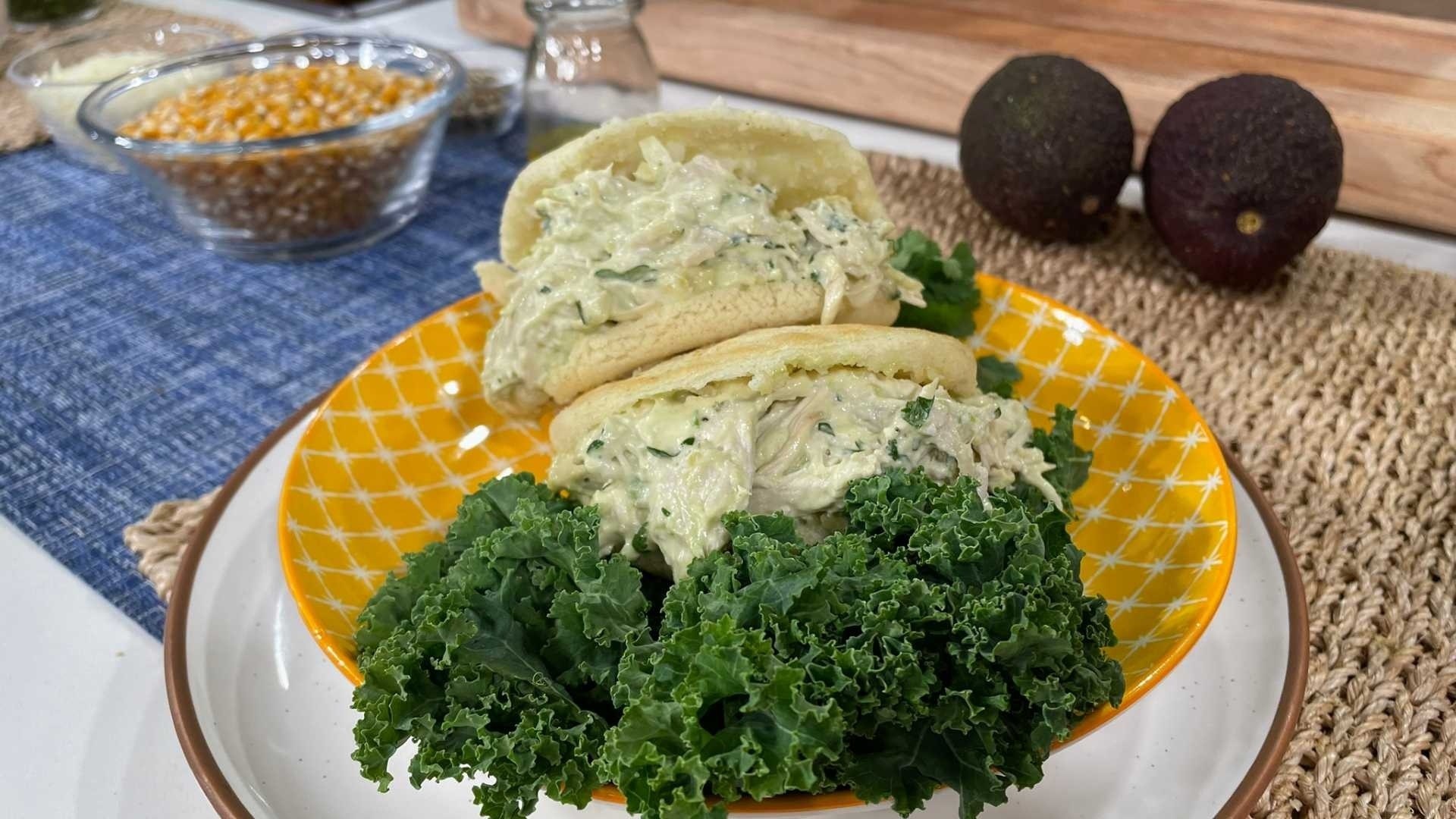 Watch Hoy Día Highlight: Conoce la receta para preparar una arepa reina ...