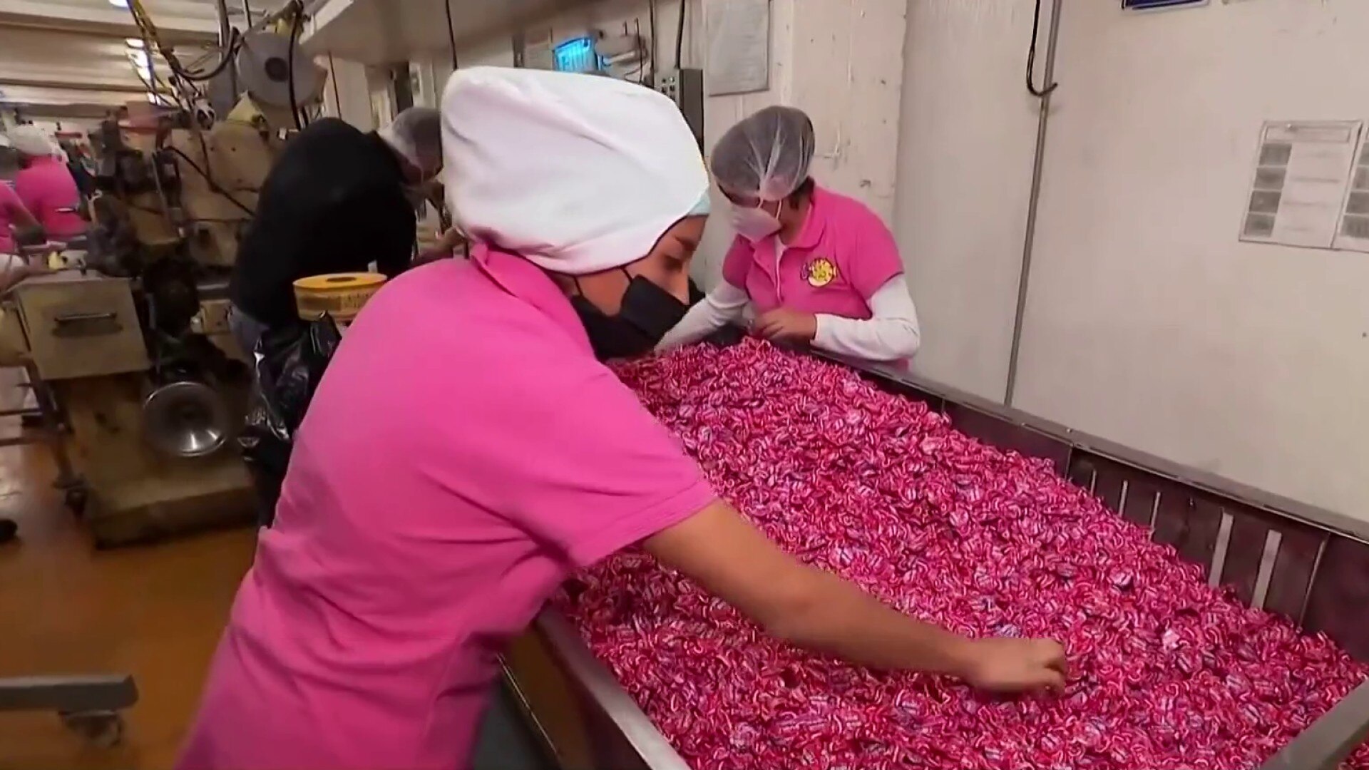 Watch Hoy Día Highlight: ¿Sabes cómo se hacen los chicles? Así lo hacen ...