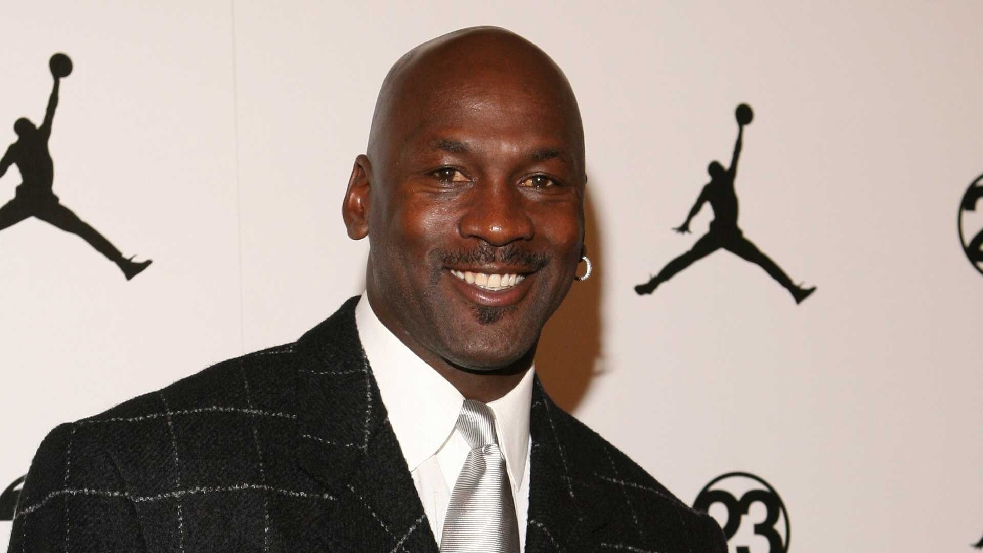 Watch Noticias Telemundo Highlight: Michael Jordan celebra sus 60 años ...