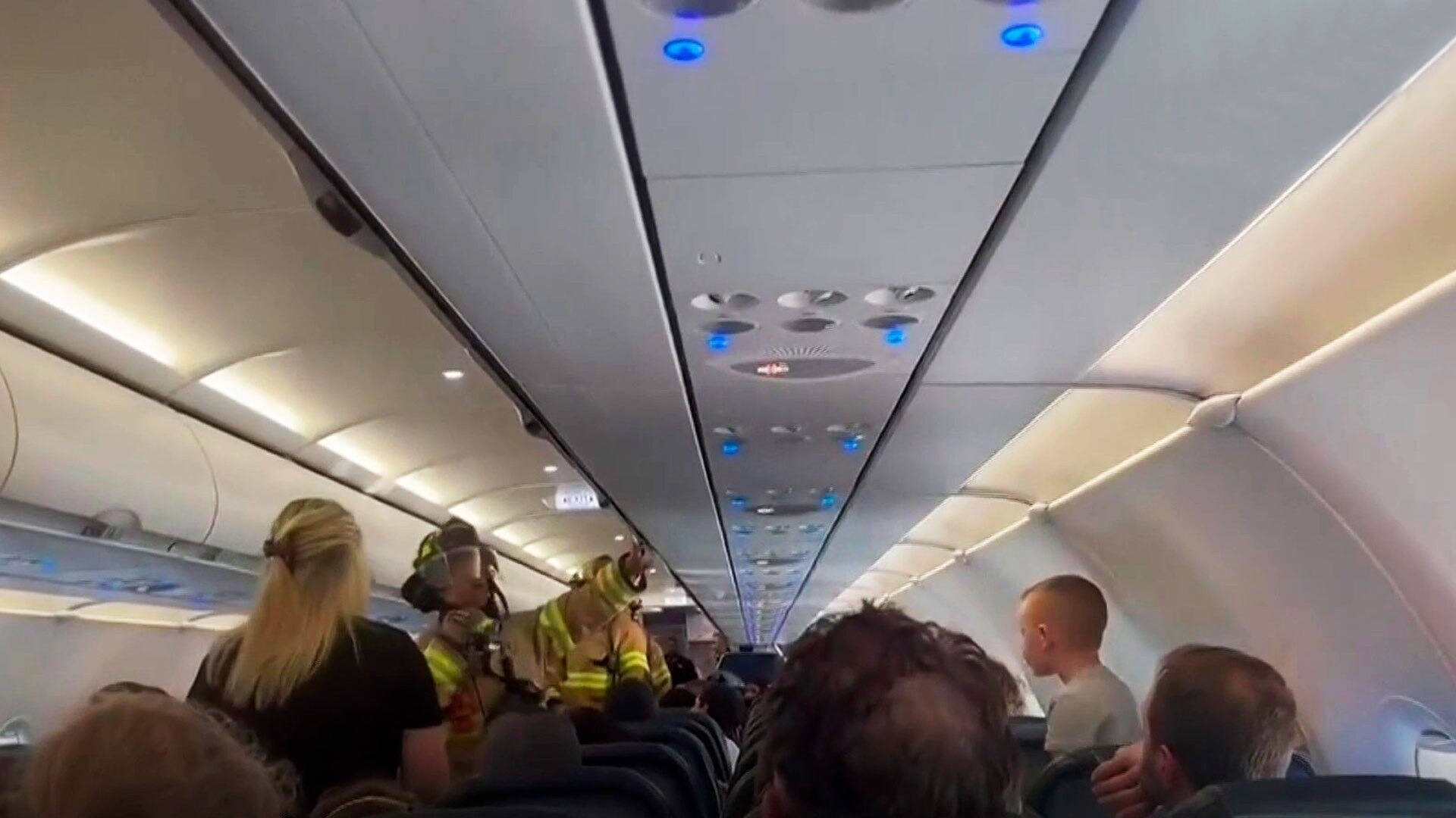 Watch Noticias Telemundo Mediodía Highlight Turbulencia Hiere A