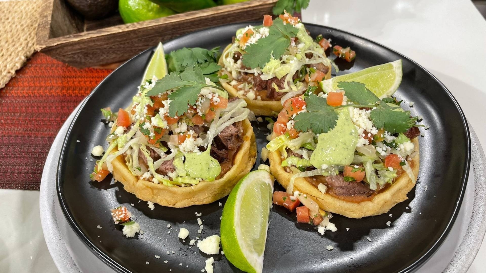Watch Hoy Día Highlight: Disfruta del mejor sazón mexicano con esta fácil receta de sopes de ...