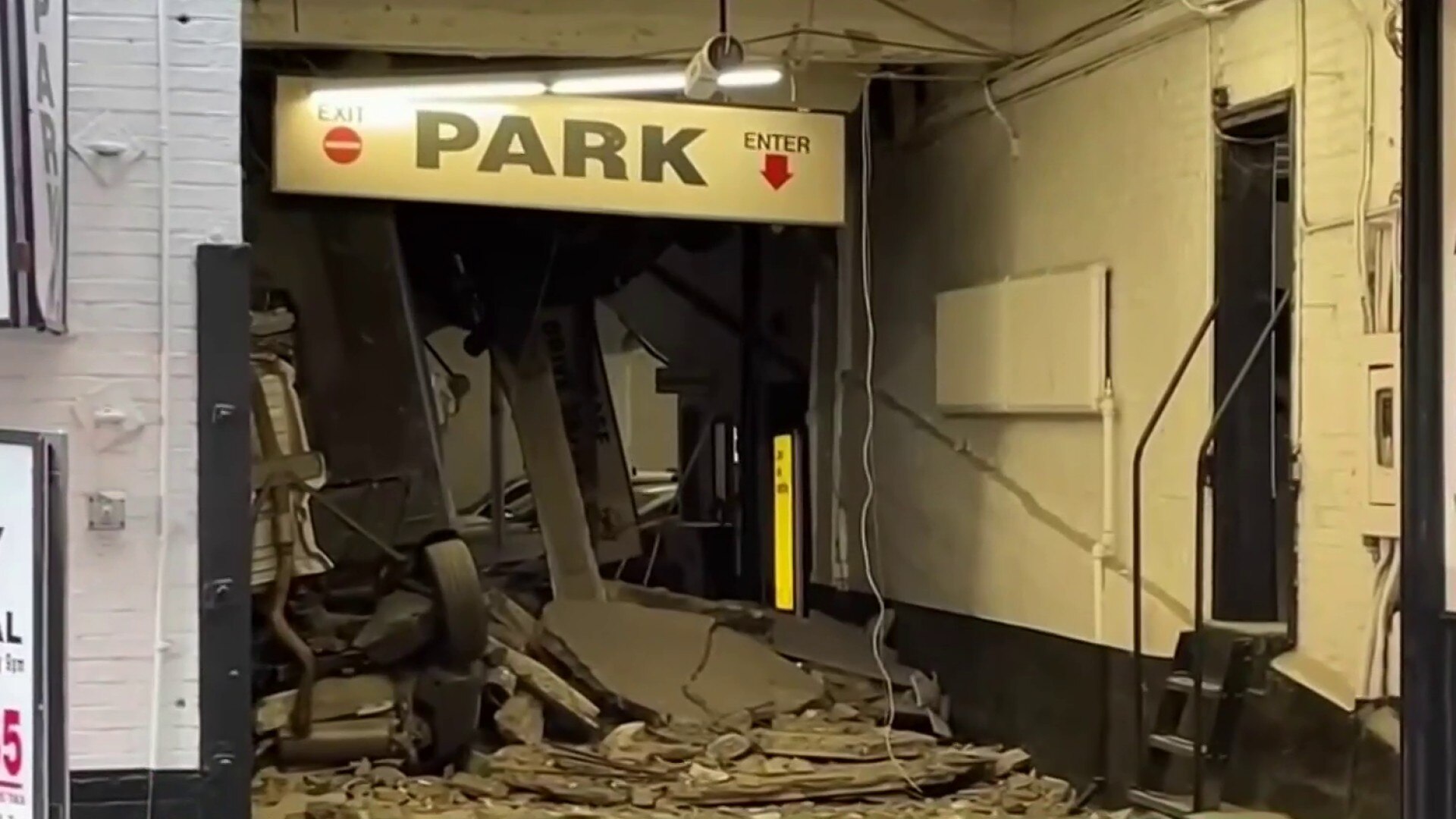 Watch Al Rojo Vivo Highlight: Imágenes muestran el colapso de un estacionamiento de varios pisos ...