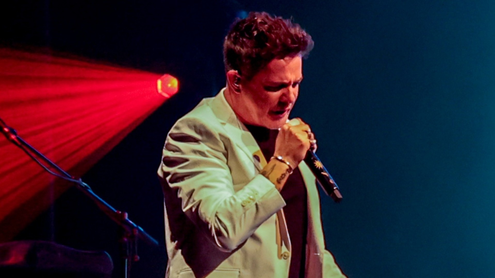 Watch Hoy Día Highlight: "No termina de llegar la luz": Alejandro Sanz ...