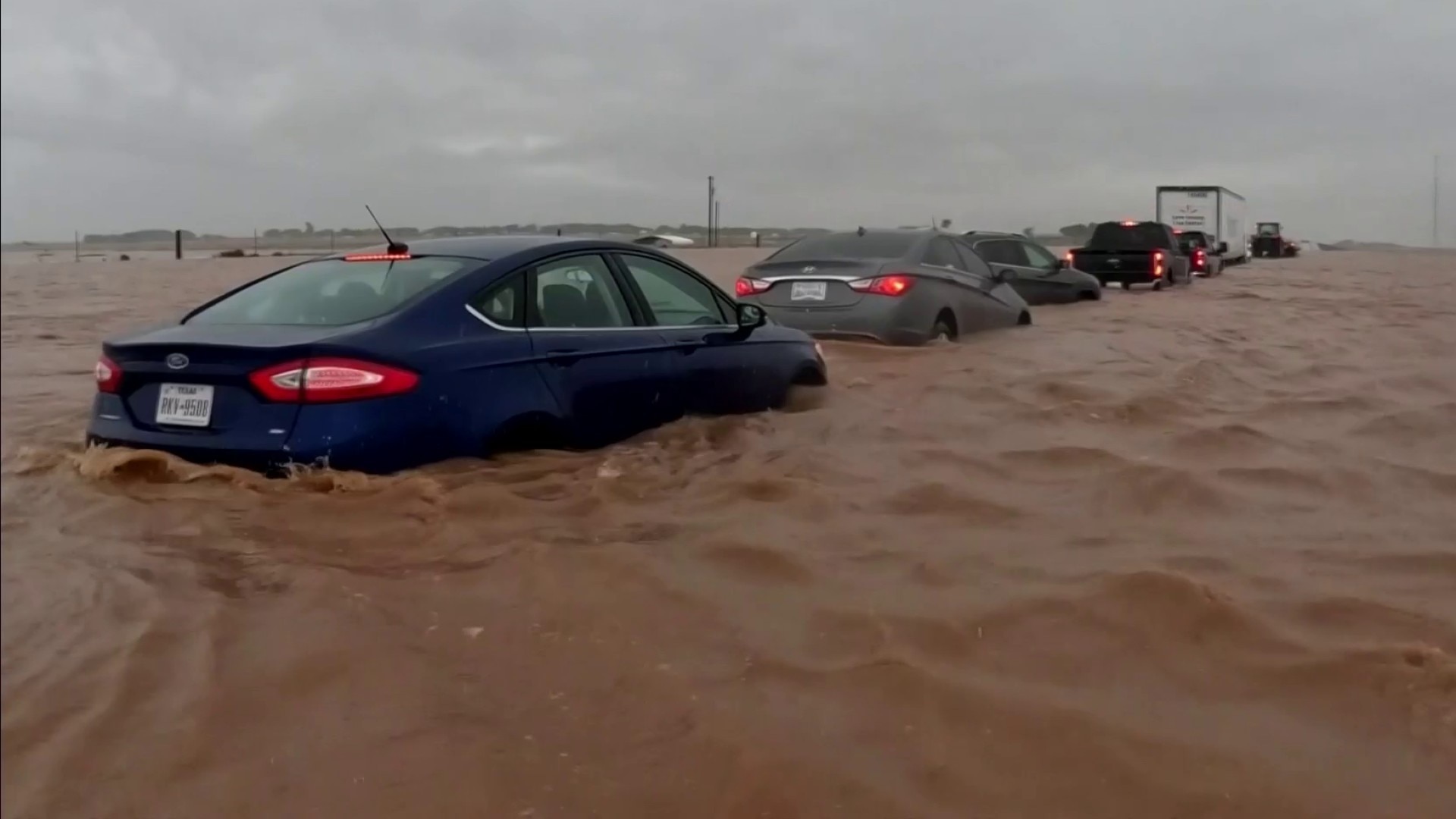 Watch Noticias Telemundo Highlight: En video: Dramáticas imágenes por ...