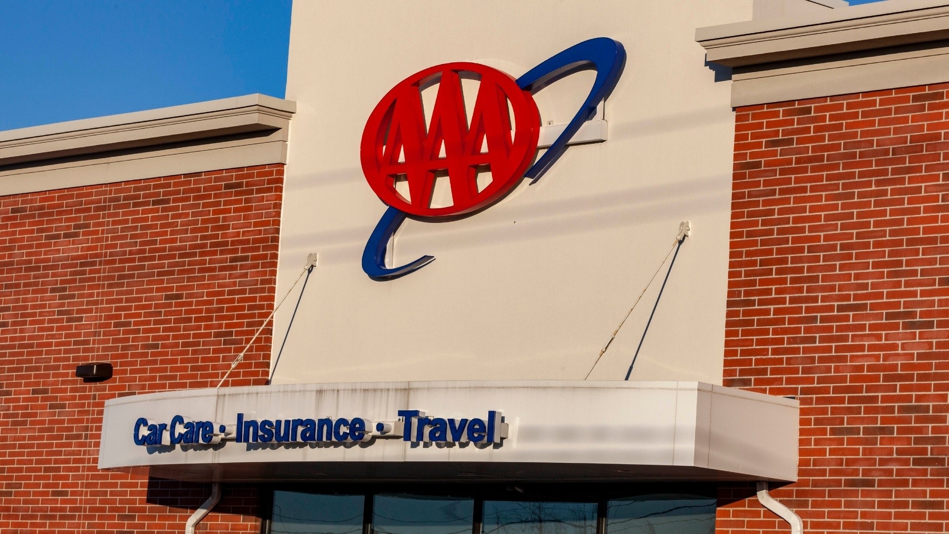 Watch Noticias Telemundo Highlight: La AAA alerta sobre el riesgo de ...