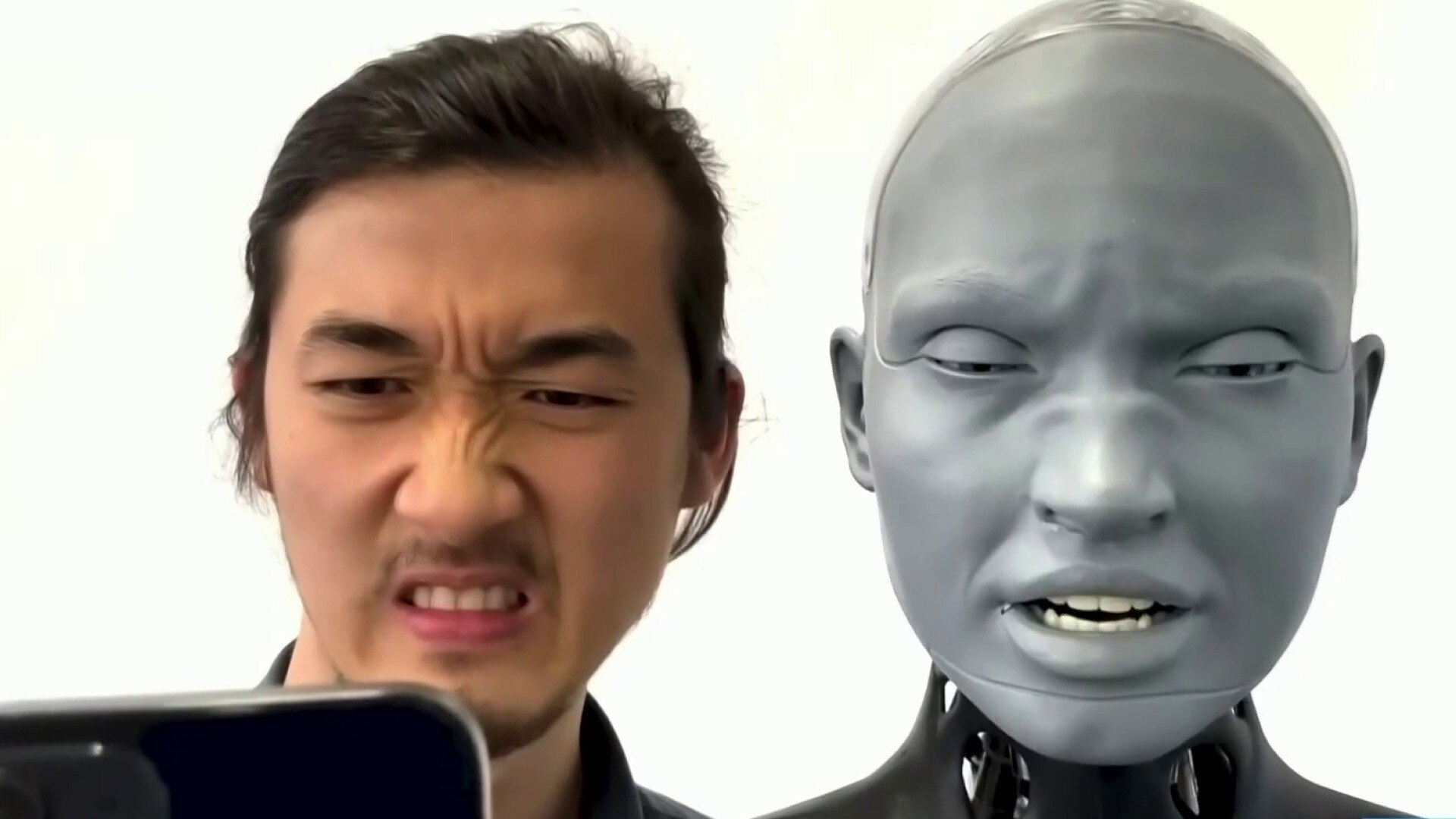 Watch Noticias Telemundo Highlight: Se llama Ameca tiene rasgos humanos ...