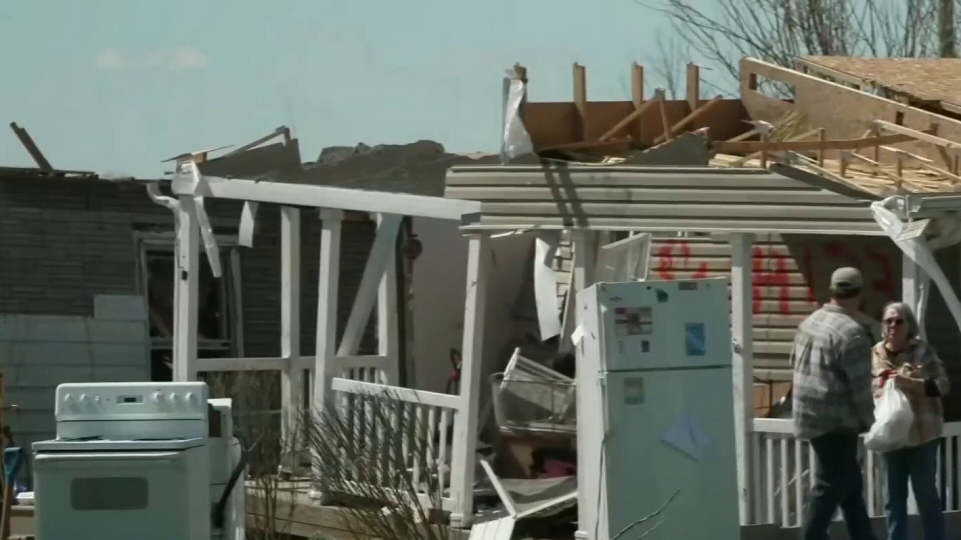 Watch NBC Nightly News with Lester Holt Excerpt: Indiana community braces for severe weather ...