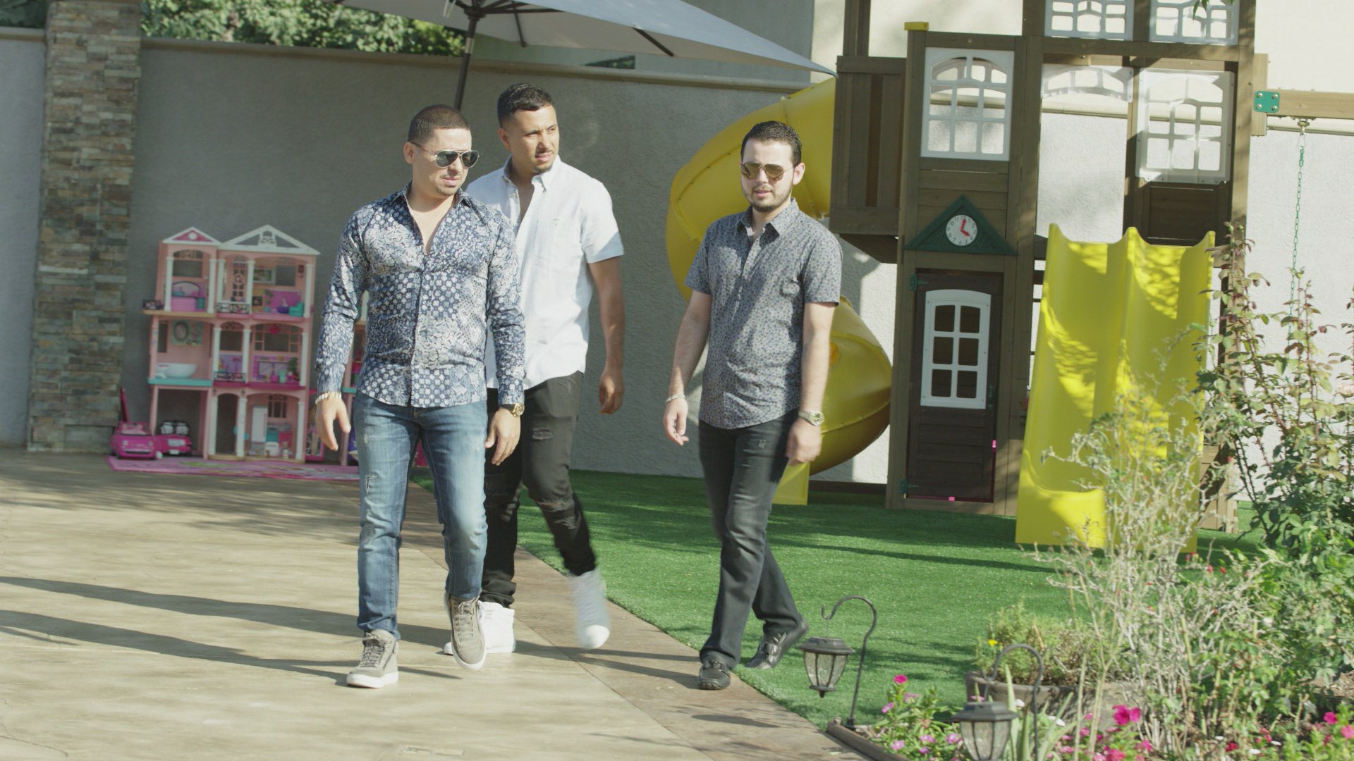 Watch Larrymania Highlight: Preparativos de la boda civil - NBC.com