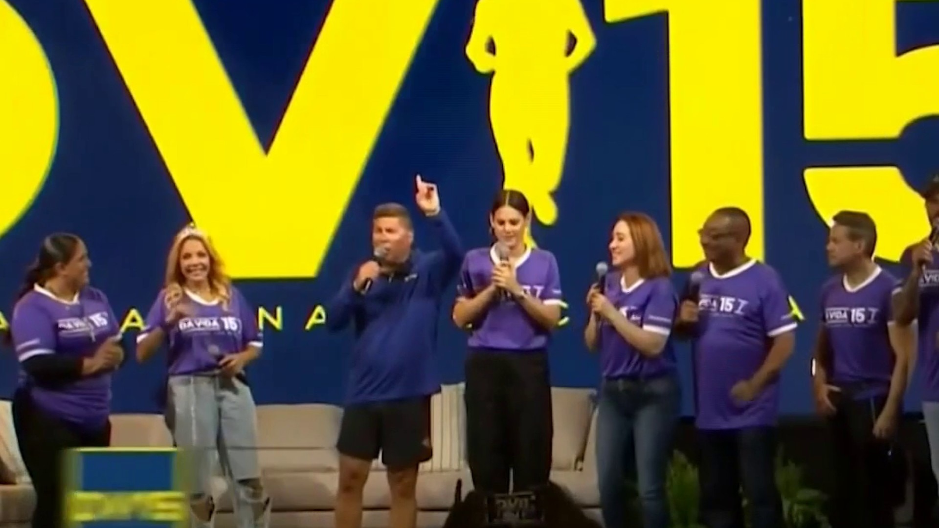 Watch Hoy Día Highlight: Raymond Arrieta recauda millonaria cifra para ...