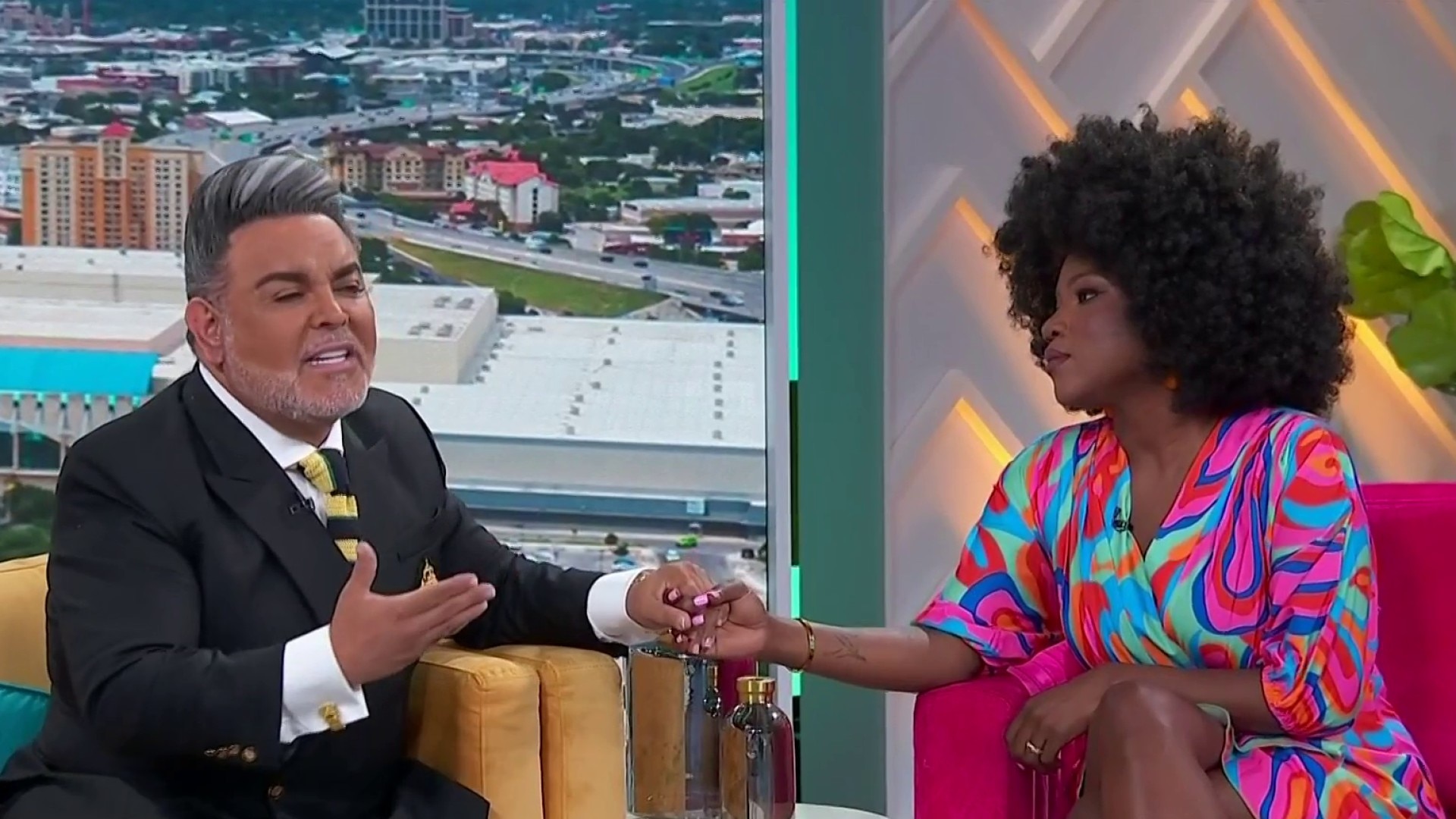 Watch Hoy Día Highlight: "Hazme caso a mí y triunfarás": el consejo que ...